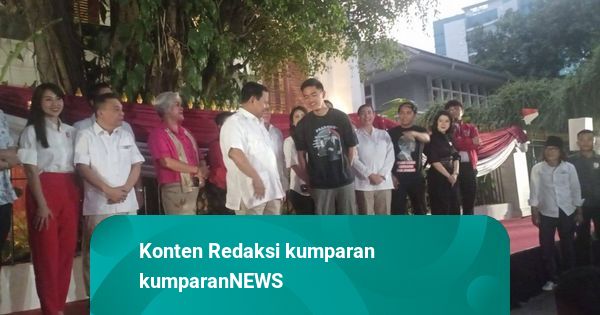 Kaesang Pakai Kaus Prabowo, Tanda Dukungan PSI? | kumparan.com Kaesang Pakai Kaus Prabowo, Tanda Dukungan PSI? | kumparan.com